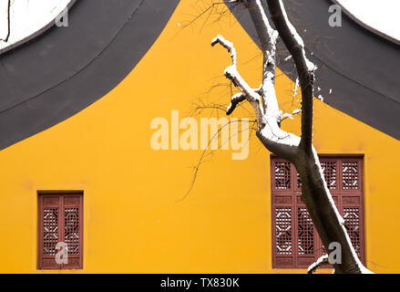 Snow View of Faxi Temple in Hangzhou Stock Photo - Alamy