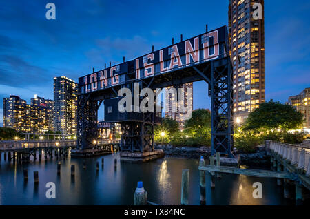 LONG ISLAND SIGN GANTRY PLAZA STATE PARK LONG ISLAND CITY WATERFRONT ...