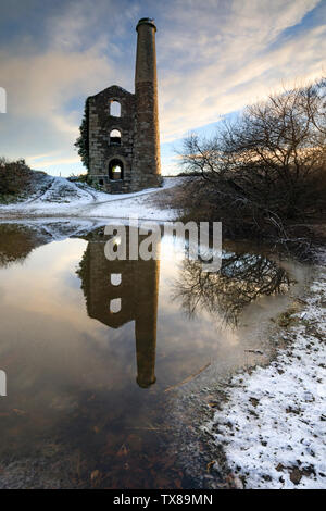 Snow ar Cake and Ale Engine House on United Downs in Cornwall Stock ...
