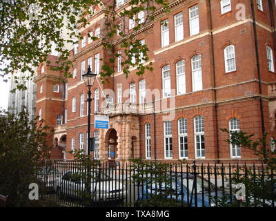 Queen Square with the National Hospital for Neurology and Neurosurgery ...
