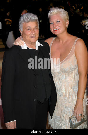 Tony Curtis at the Vanity Fair Party 2004. Tony Curtis and his wife ...