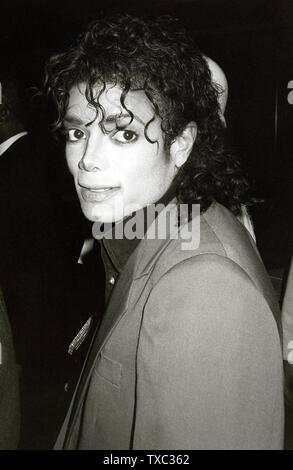 Credit: Walter McBride/MediaPunch MICHAEL JACKSON (EARLY 1980'S) IN HIS ...