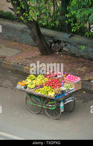 Fruit handcart at Juhu, Mumbai, Maharashtra, India, Asia Stock Photo ...