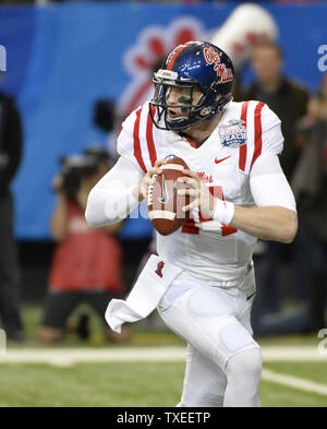 Mississippi quarterback Bo Wallace (14) releases a pass during the ...