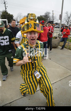 Green Bay Packers fan David Till, from left, and his son's Dane and ...