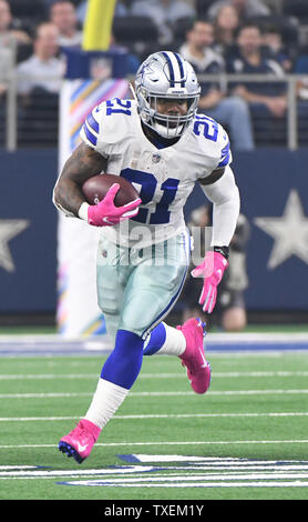Dallas Cowboys' Ezekiel Elliott rushes during the first half of an NFL ...