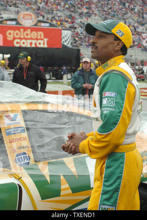 Bill Lester, the first black driver to start a NASCAR Cup race in 20 ...