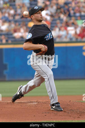 Toronto Blue Jays pitcher Ted Lilly delivers a pitch against the Kansas ...