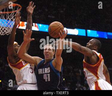 Josh Smith of the Atlanta Hawks goes up for a layup against James ...