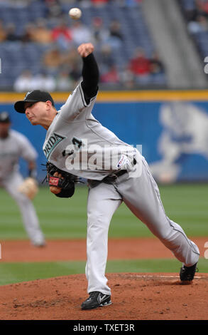 Florida Marlins' Scott Olsen pitches against the San Diego Padres in ...