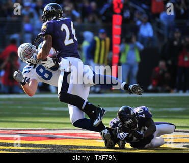 INDIANAPOLIS, IN - NOVEMBER 20: Indianapolis Colts Defensive Tackle ...