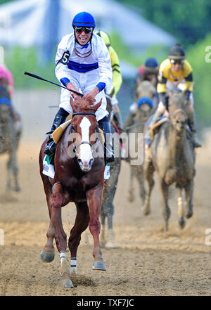 Jockey Jesus Lopez Castanon, riding Shackleford, celebrates as he ...