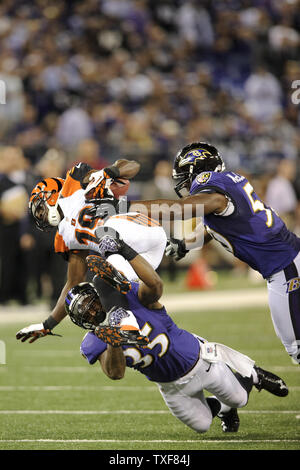 Baltimore Ravens wide receiver Anthony Miller (6) runs with the ball ...