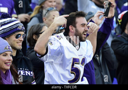 Los Angeles Chargers fans cheer during the first half of an NFL ...