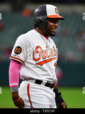 Baltimore Orioles' Dwight Smith Jr. bats during a baseball game against ...