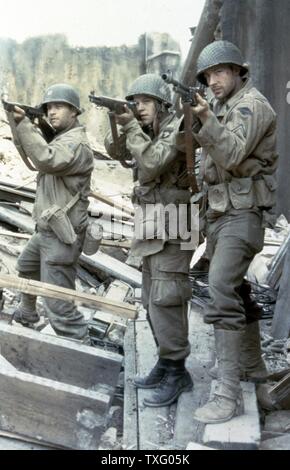Tom Hanks, Giovanni Ribisi & Steven Spielberg Film: Saving Private Ryan ...