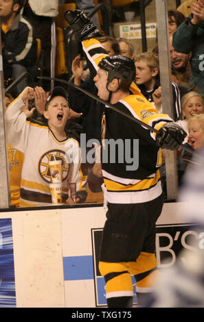 Boston Bruins' Wayne Primeau celebrates his third period goal against ...
