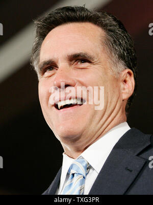 Former Massachusetts Governor and 2008 Republican presidential ...