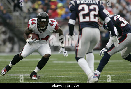 New England Patriots Terrence Wheatley (22) is pictured warming up ...