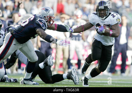 New England Patriots linebacker Adalius Thomas (96) runs through a ball ...