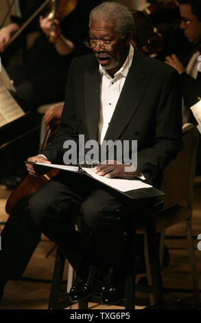 Morgan Freeman, Ed Harris and Robert Deniro take the stage with the ...