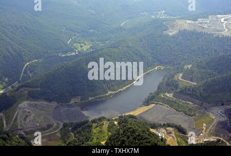 At work on the mountain of coal sludge after the disaster at Aberfan ...