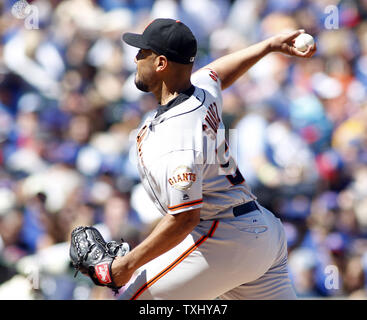San Francisco Giants' Albert Suarez throws a pitch against the Arizona ...
