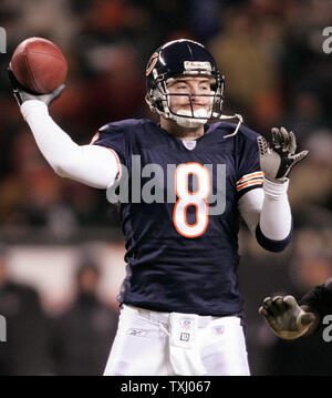 Chicago Bears quarterback Rex Grossman passes over the Kansas City ...