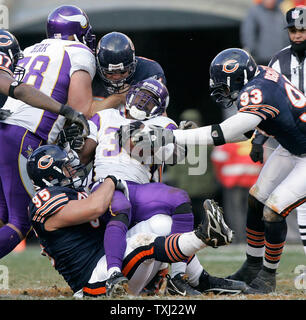 Chicago Bears running back Ian Wheeler catches a ball during NFL ...