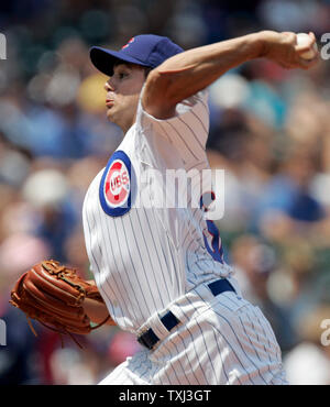 June 7, 2007: San Diego Padres second baseman Marcus Giles #22 misses a ...