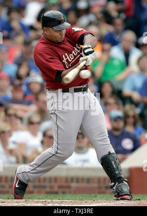 Houston Astros left fielder CARLOS LEE (45) batting in the 8th inning ...