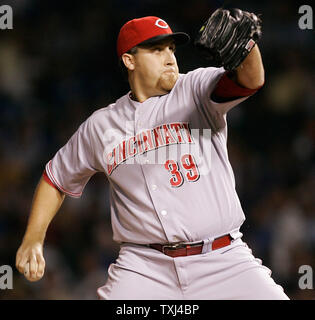 Cincinnati Reds Aaron Harang delivers a pitch in the second inning in a ...