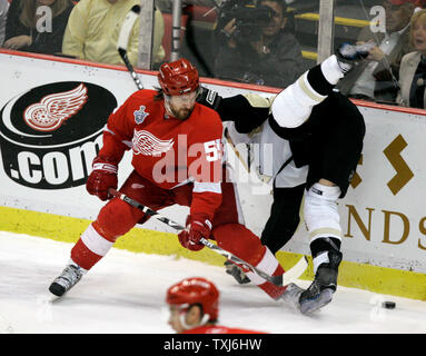 Pittsburgh Penguins' Petr Sykora of the Czech Republic, slides on the ...