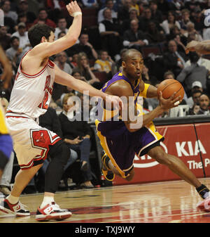 Los Angeles Lakers guard David Nwaba, left, shoots as New Orleans ...