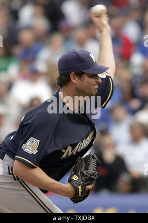 Milwaukee Brewers starting pitcher Doug Davis pitches during the second ...