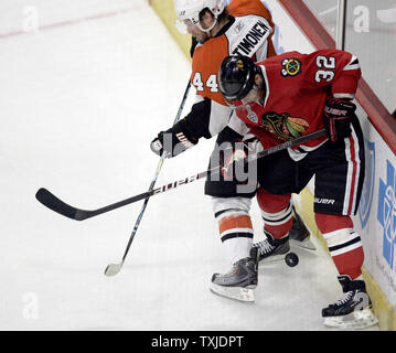 Chicago Blackhawks defenseman Kimmo Timonen (44) collides with goalie ...