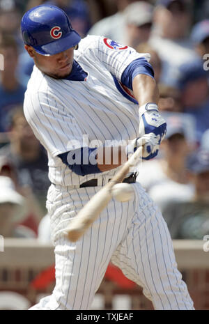 Chicago Cubs catcher Welington Castillo (5) fields Travis d'Arnaud's ...