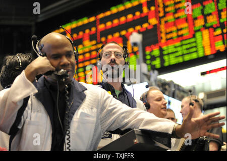 Trading pits on the market floor of the Board of Trade, 1957 Stock ...