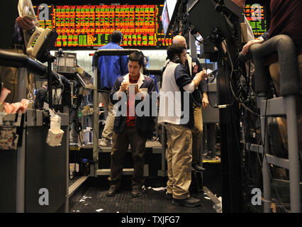 Trading pits on the market floor of the Board of Trade, 1957 Stock ...