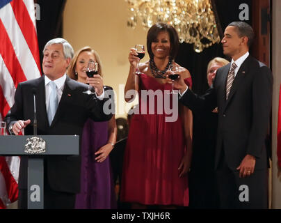 President Barack Obama and Chilean President Sebastian Pinera review ...
