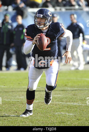 Chicago Bears quarterback Caleb Hanie (12) calls a timeout early in the ...