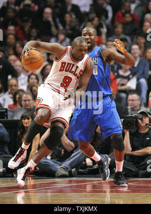 Dallas Mavericks guard Dominique Jones, right, shoots over Boston ...