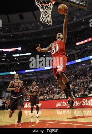 Miami Heat point guard Norris Cole (30) battles to get around ...