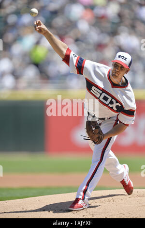 Chicago White Sox pitcher Andre Rienzo, left, is examined by head ...
