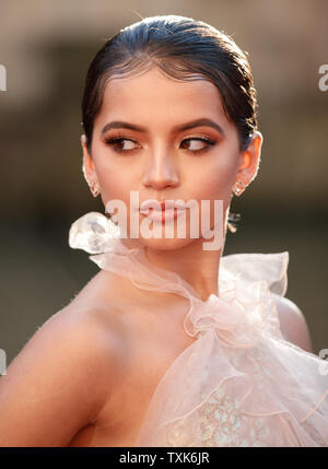 Actress Isabela Monger arrives on the red carpet at the Transformers ...