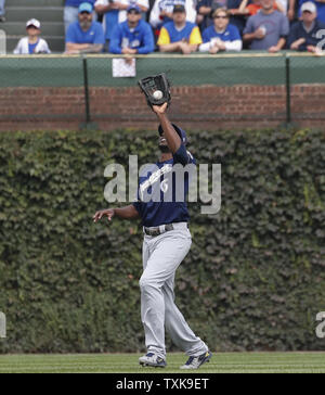 Chicago Cubs second baseman Daniel Descalso during a spring training ...
