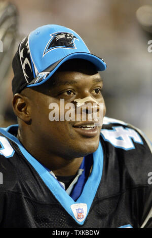 Carolina Panthers running back Stephen Davis (48) carries the ball ...