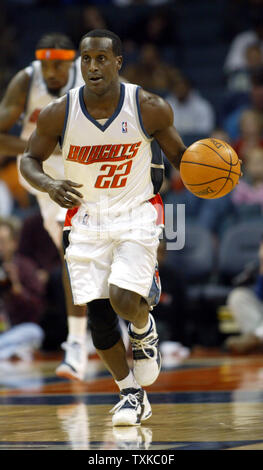 Los Angeles Clippers guard Brevin Knight looks on against the Denver ...