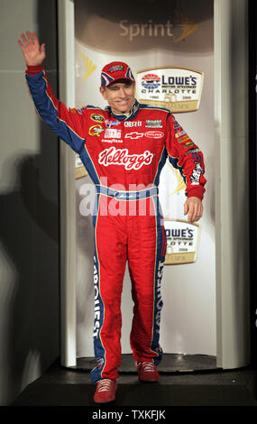 Race car driver Mark Martin prays with his team on pit road before the ...