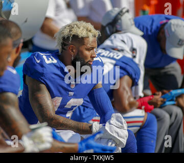 Wide receiver (3) Odell Beckham Jr. of the Los Angeles Rams signals ...
